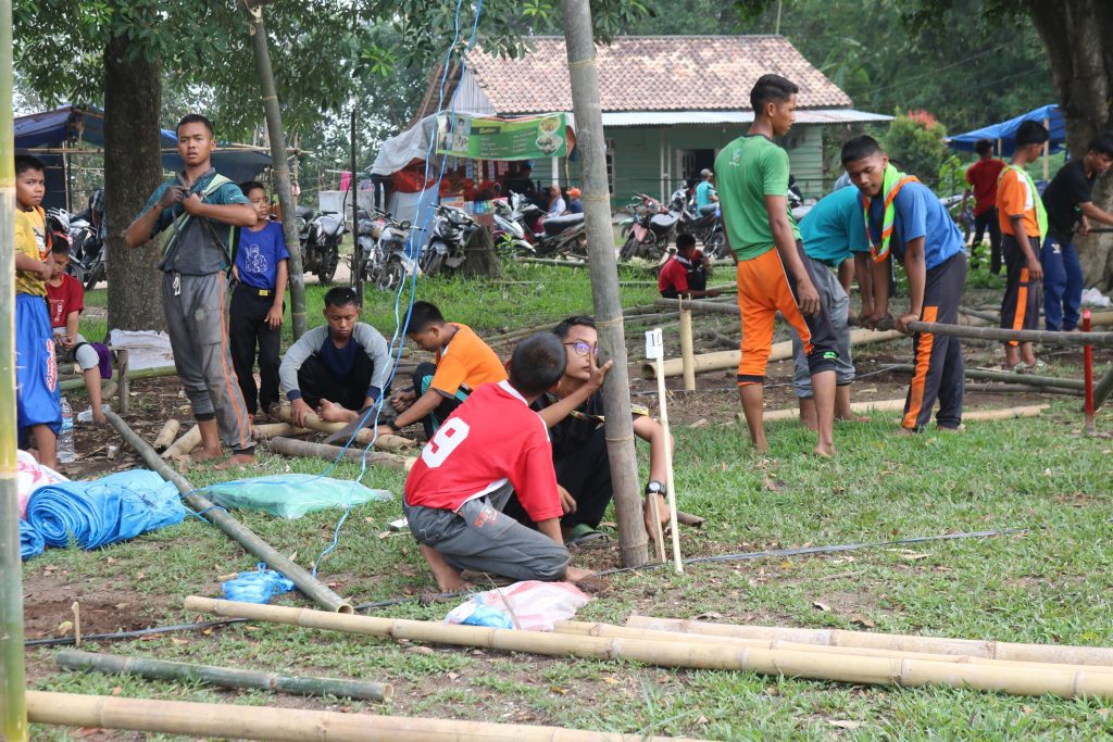 Pendirian Tenda Perkemahan Di PMDA Pada LP2DA KE XIX | Pondok Modern ...